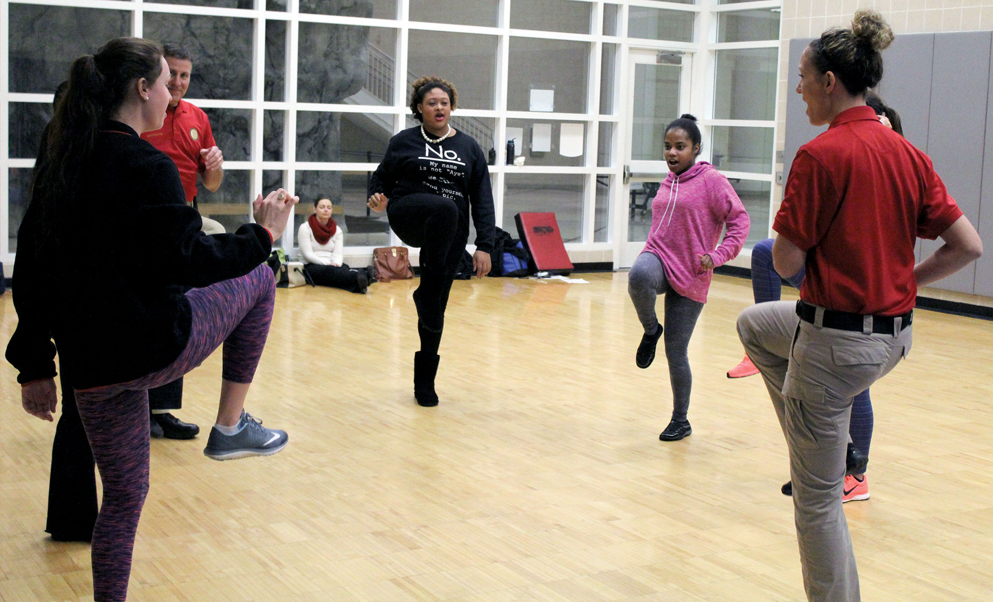USC police, health services team up for women’s self-defense class ...